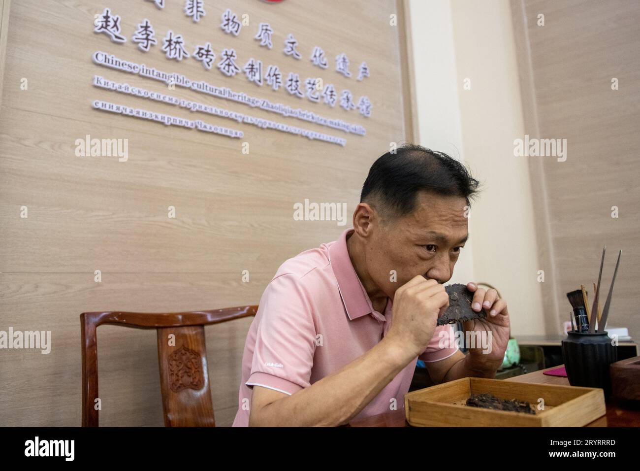 (231002) -- BEIJING, Oct. 2, 2023 (Xinhua) -- Quan Wei, who specializes in dark tea-making ...