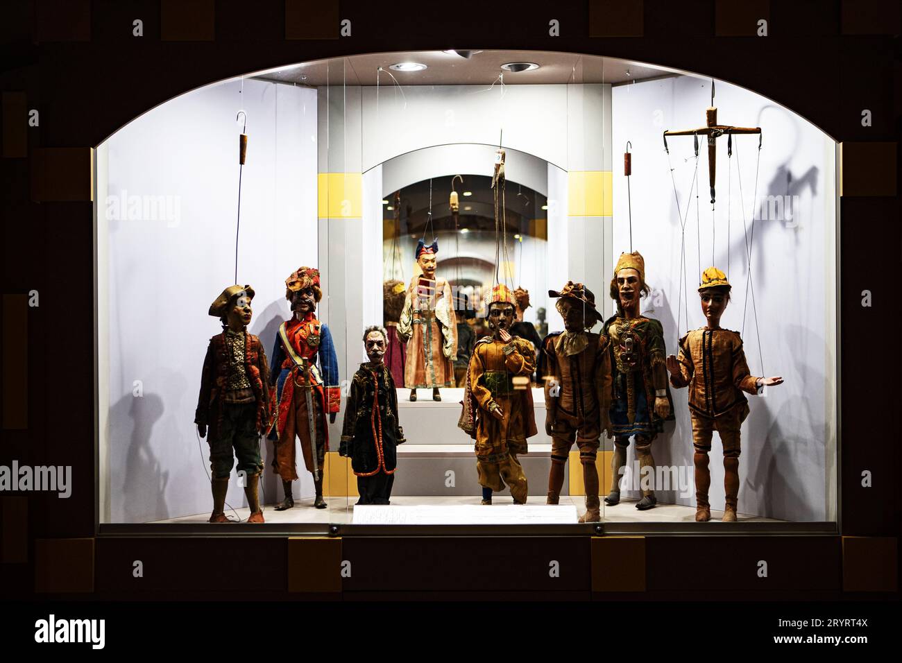 Puppet puppet show hi-res stock photography and images - Alamy