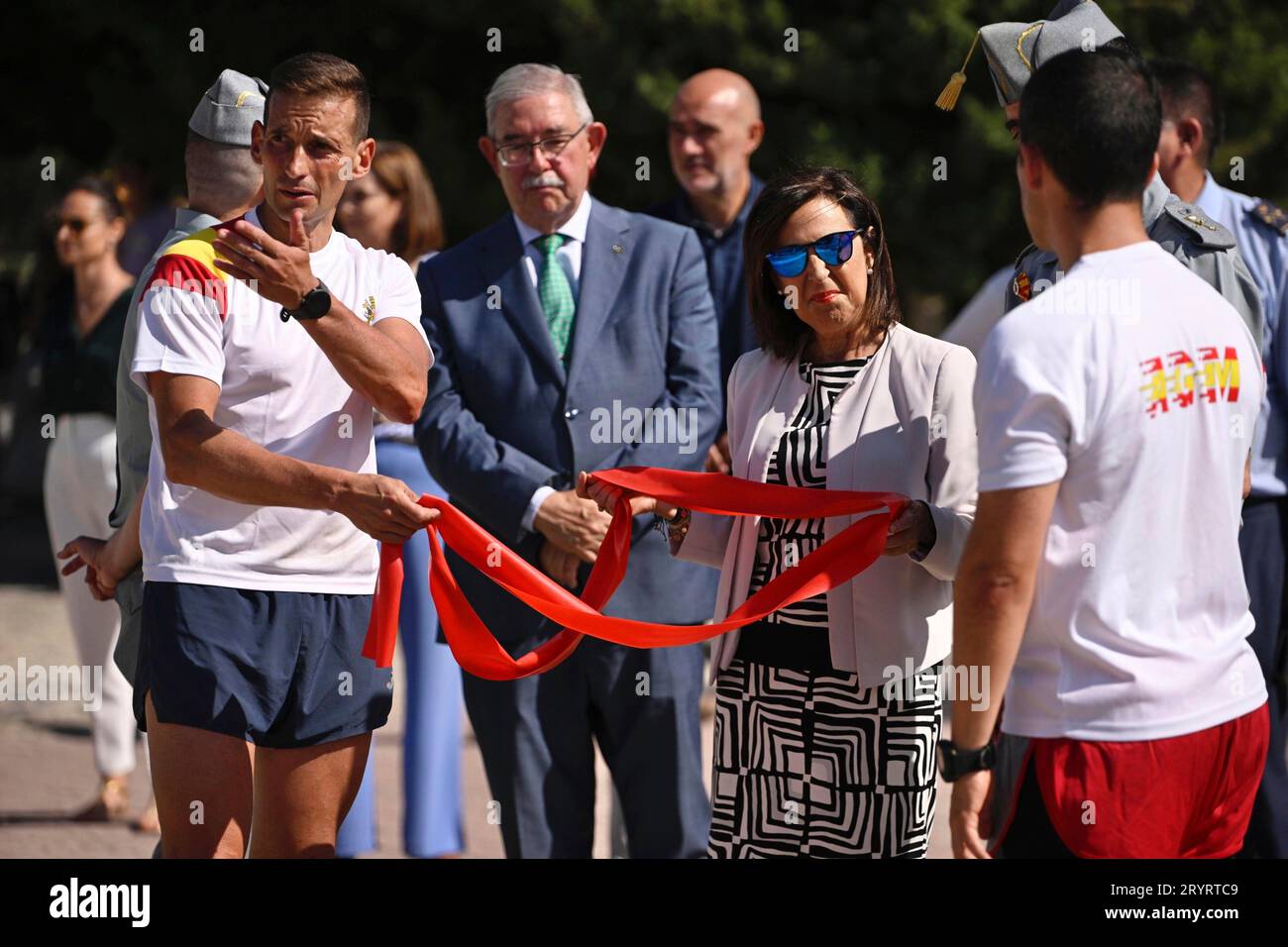 Defense Minister Margarita Robles (2r) during her visit to the Military ...