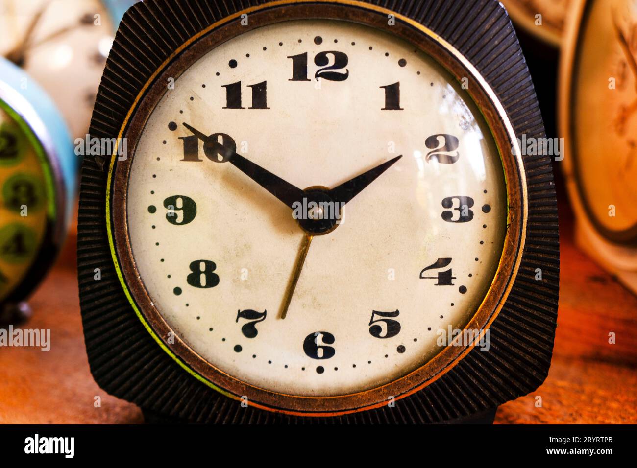 Old Vintage alarm clock, retro alarm clock. time concept. watch ...