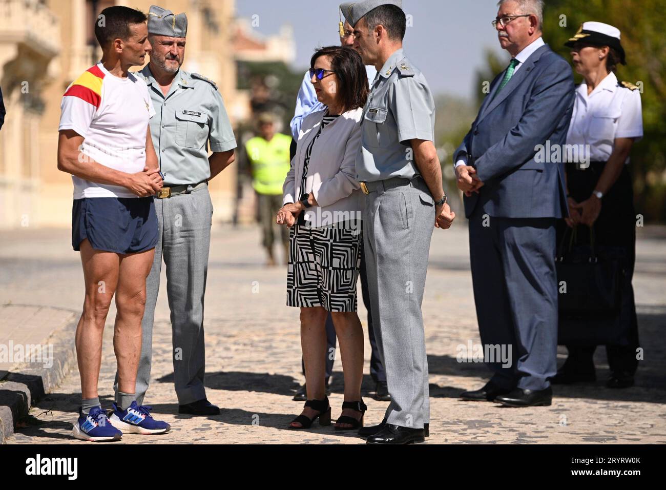 The Minister of Defense, Margarita Robles (c), during her visit to the ...