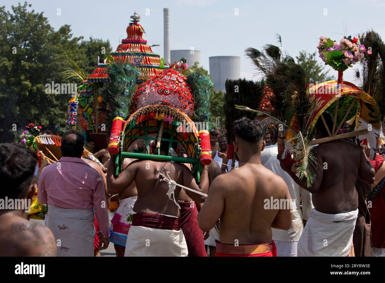 Hindus at the Tempelfest in front of the Westphalia power plant, Hamm ...