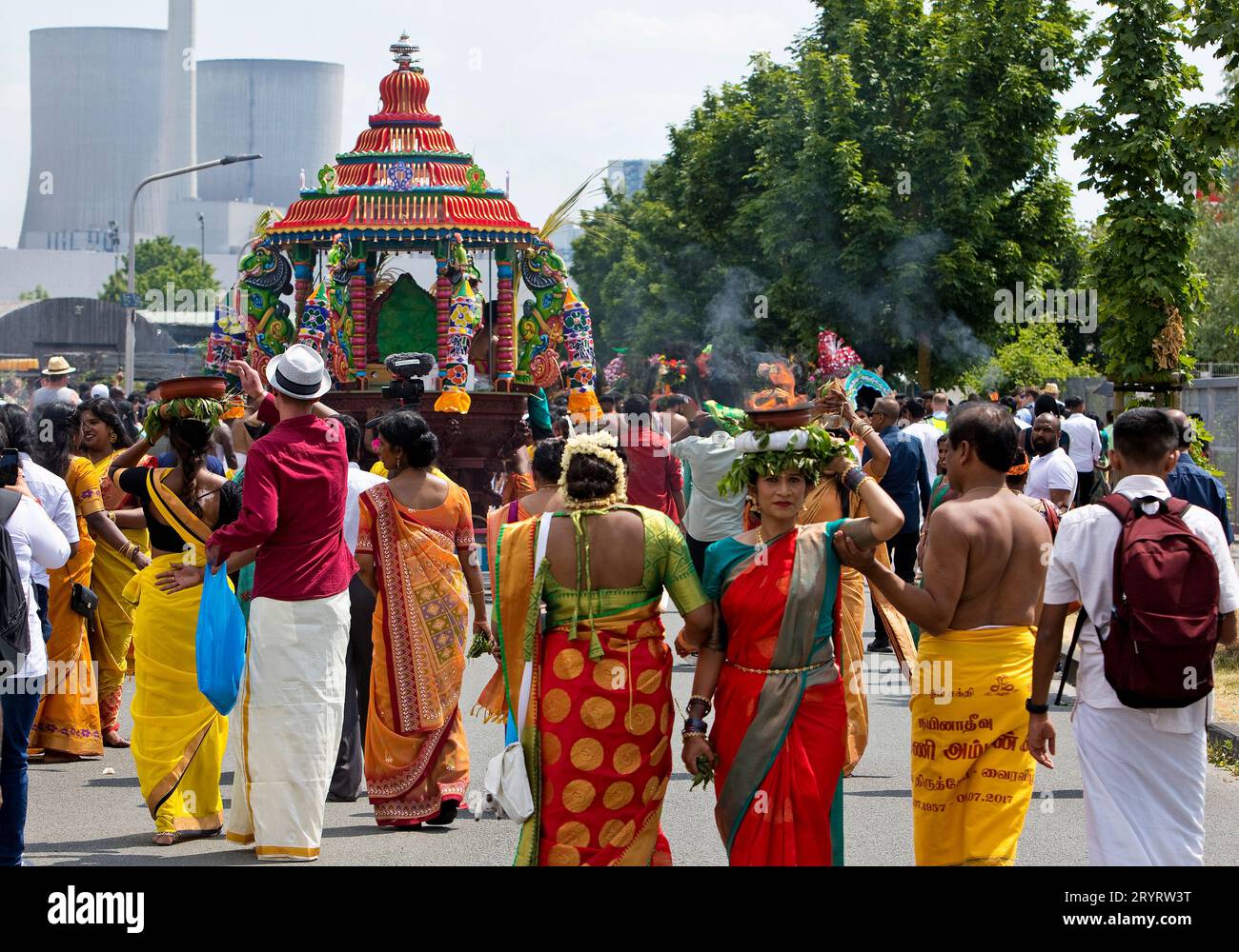 Hindus at the Tempelfest in front of the Westphalia power plant, Hamm ...