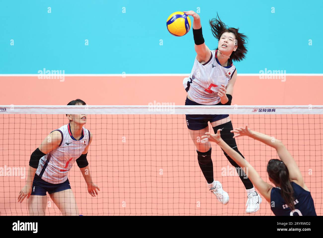 Hangzhou, China's Zhejiang Province. 2nd Oct, 2023. Uesaka Minami (top ...