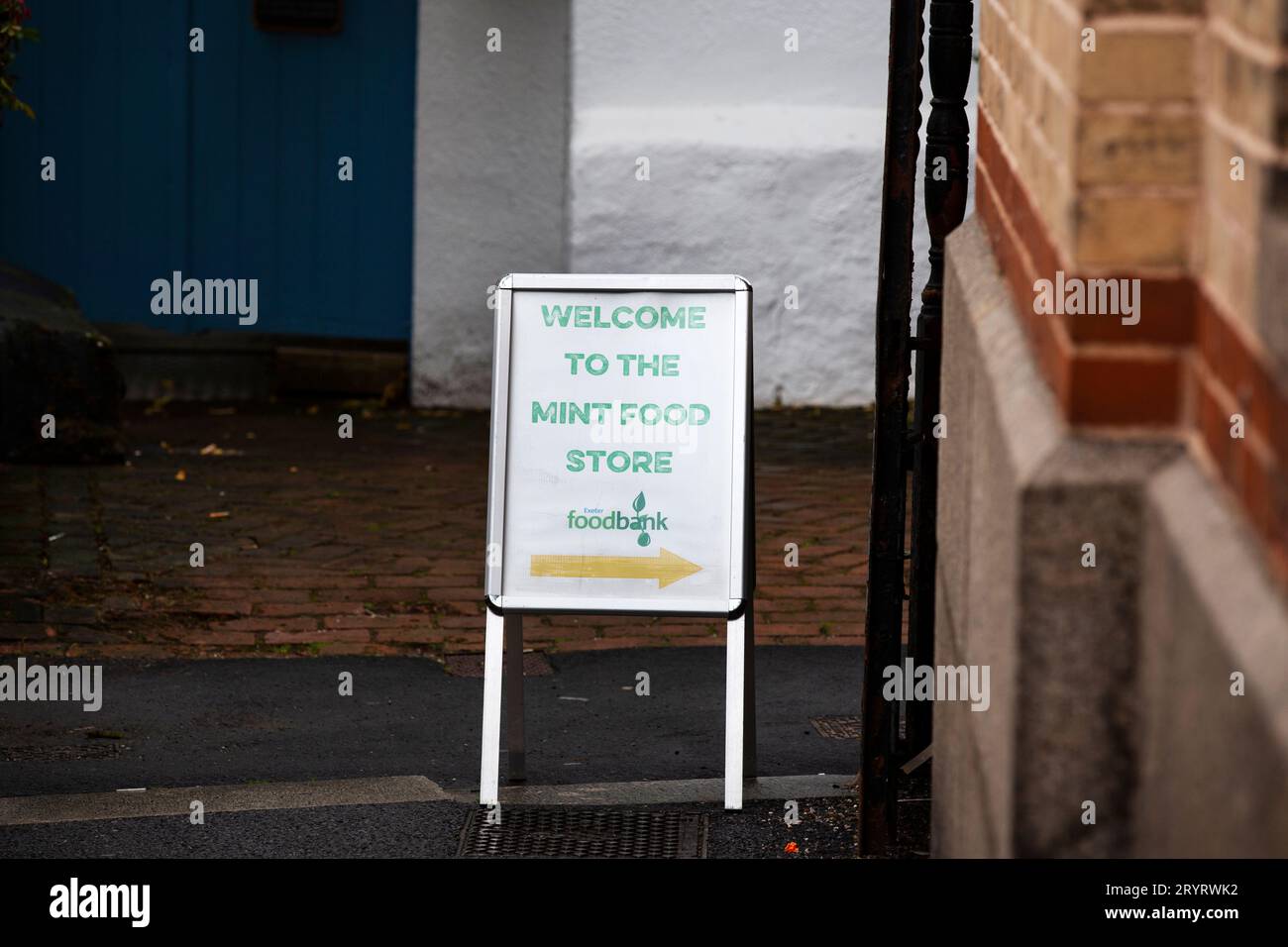 4 legged stand hi-res stock photography and images - Alamy