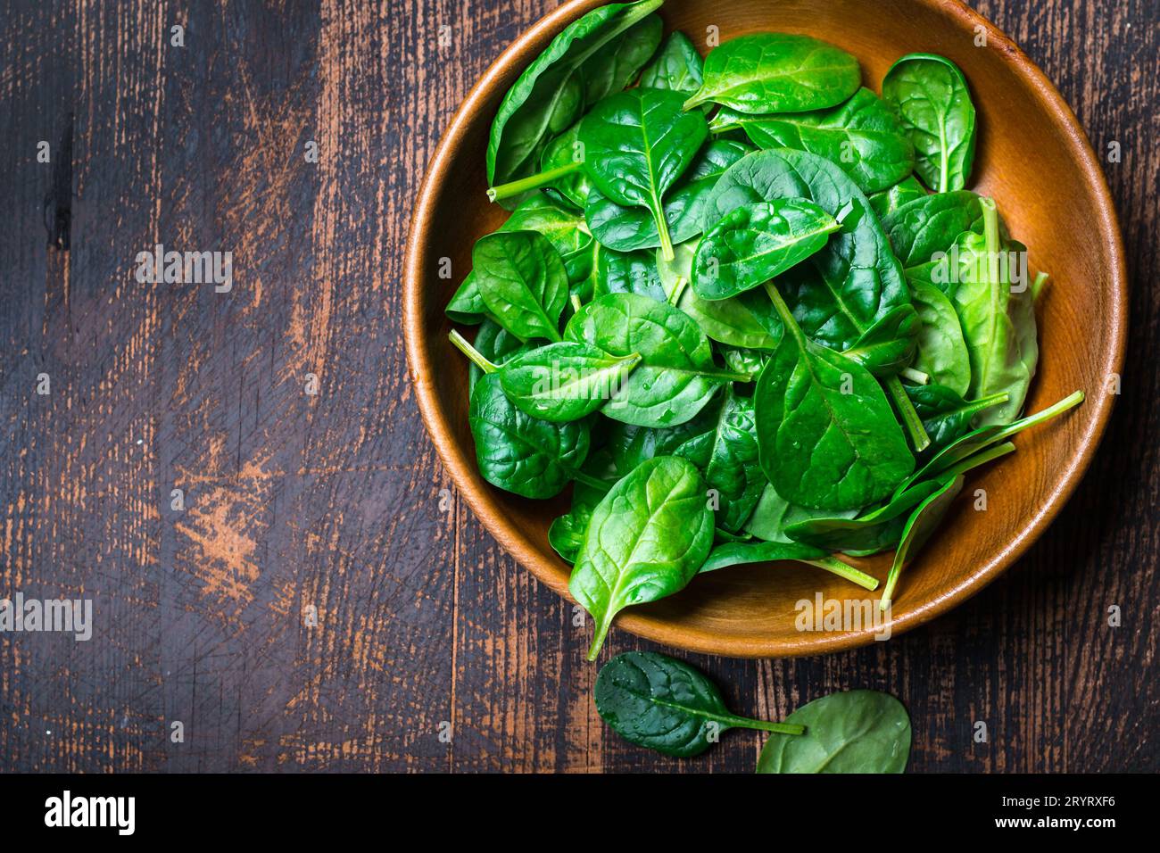 Dark spinach hi-res stock photography and images - Alamy