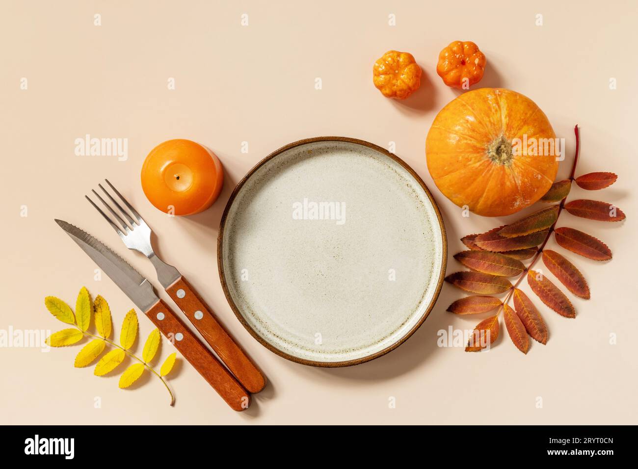 Autumn Halloween or Thanksgiving day table setting. Autumn background ...