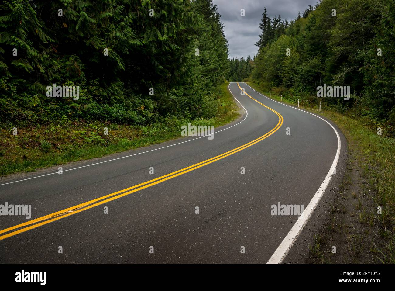 Yellow centerline hi-res stock photography and images - Alamy