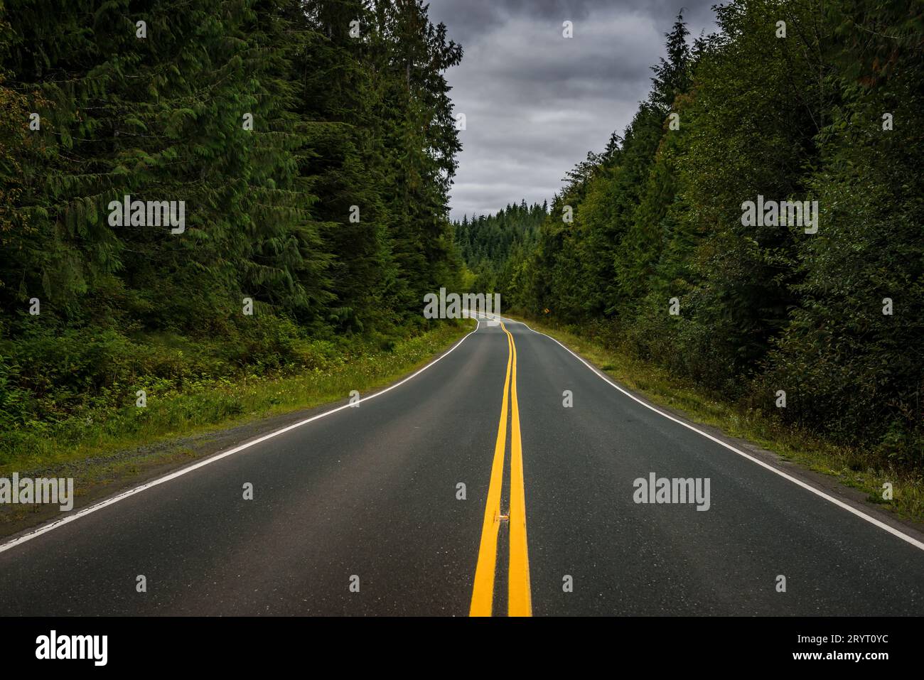 Yellow centerline hi-res stock photography and images - Alamy