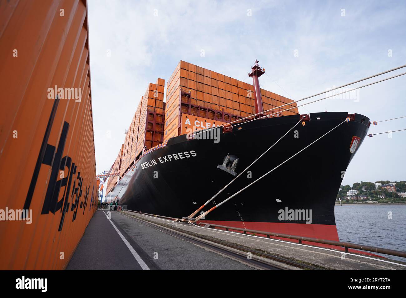Hamburg, Germany. 02nd Oct, 2023. The Hapag-Lloyd containership "Berlin ...