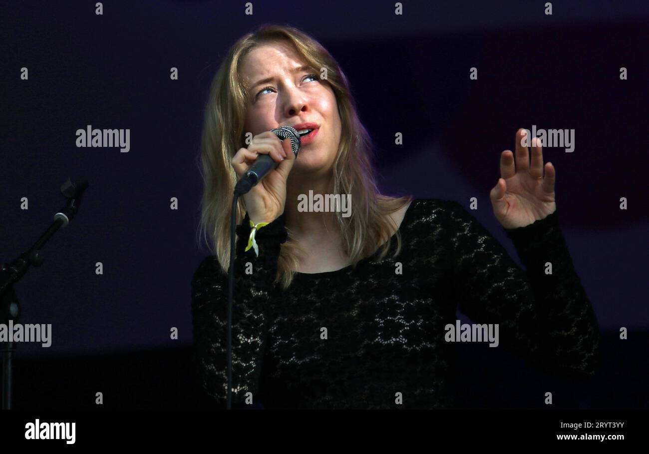 Singer und songwriterin hi-res stock photography and images - Alamy