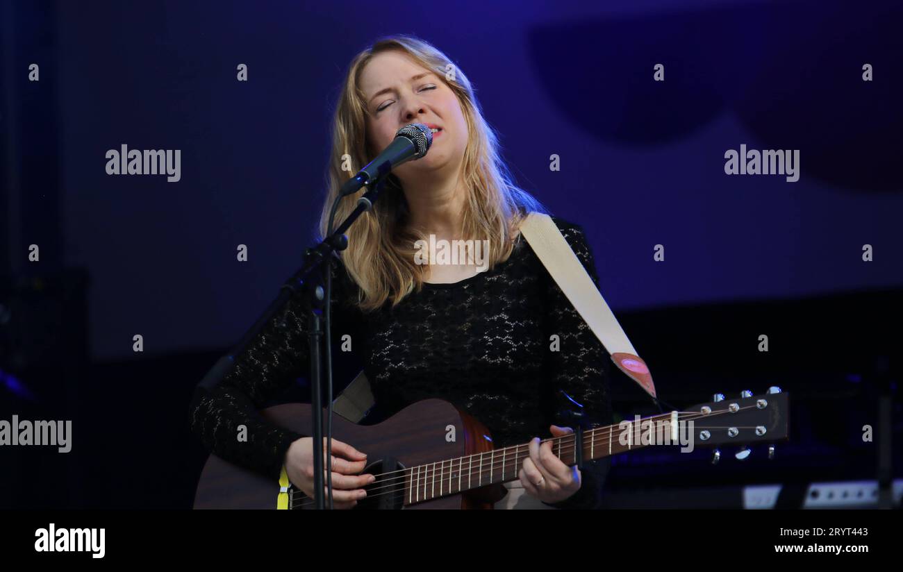 Singer und songwriterin hi-res stock photography and images - Alamy