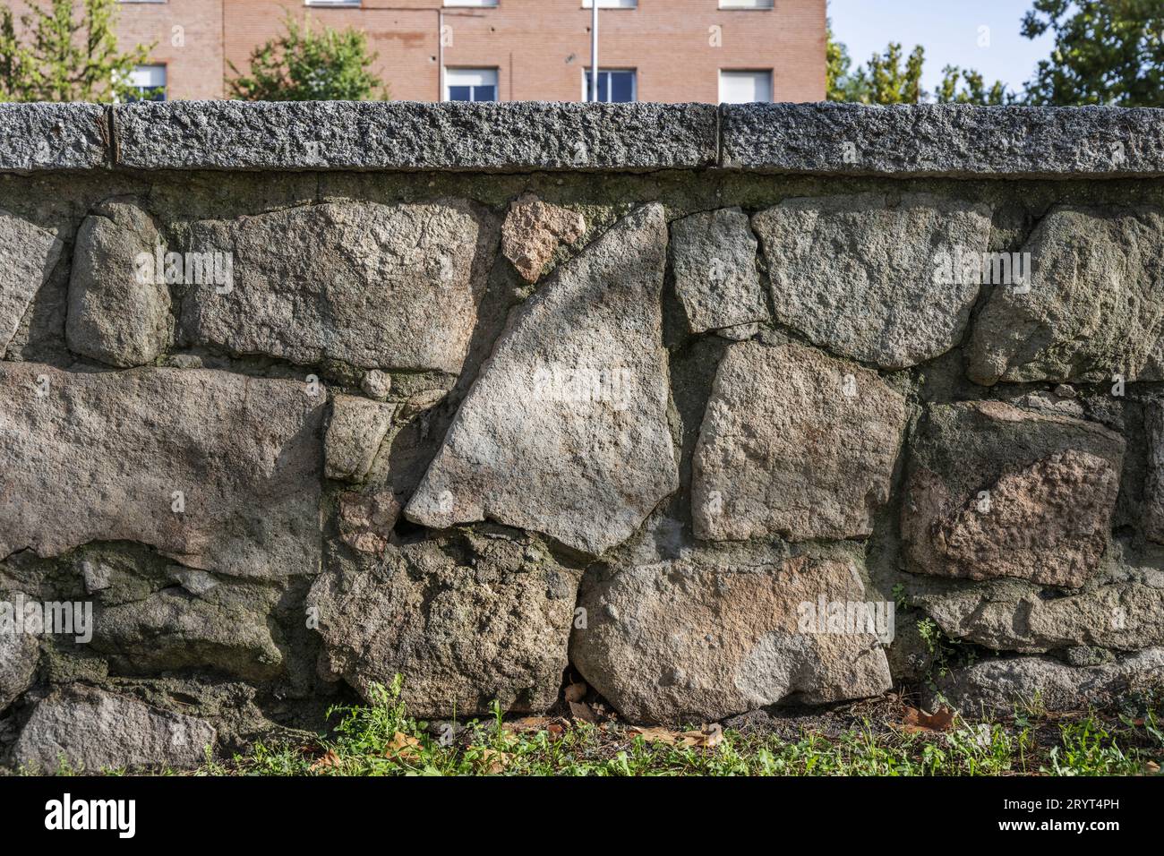 Stone wall edge detail hi-res stock photography and images - Alamy