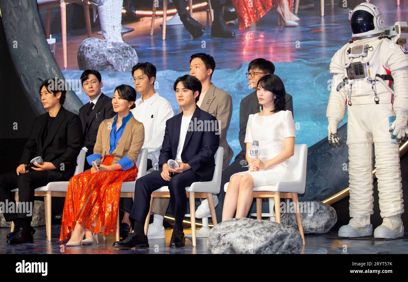 (L-R, front row) Seol Kyung-Gu, Kim Hee-Ae, D.O.(EXO), Hong Seung-Hee ...