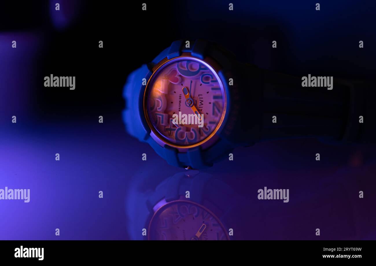 Clock face small hands hi-res stock photography and images - Alamy