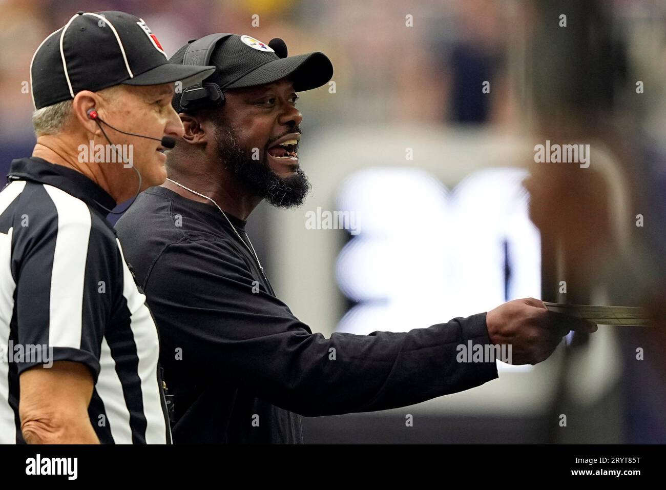 Pittsburgh Steelers coach Mike Tomlin, right, talks with an official ...