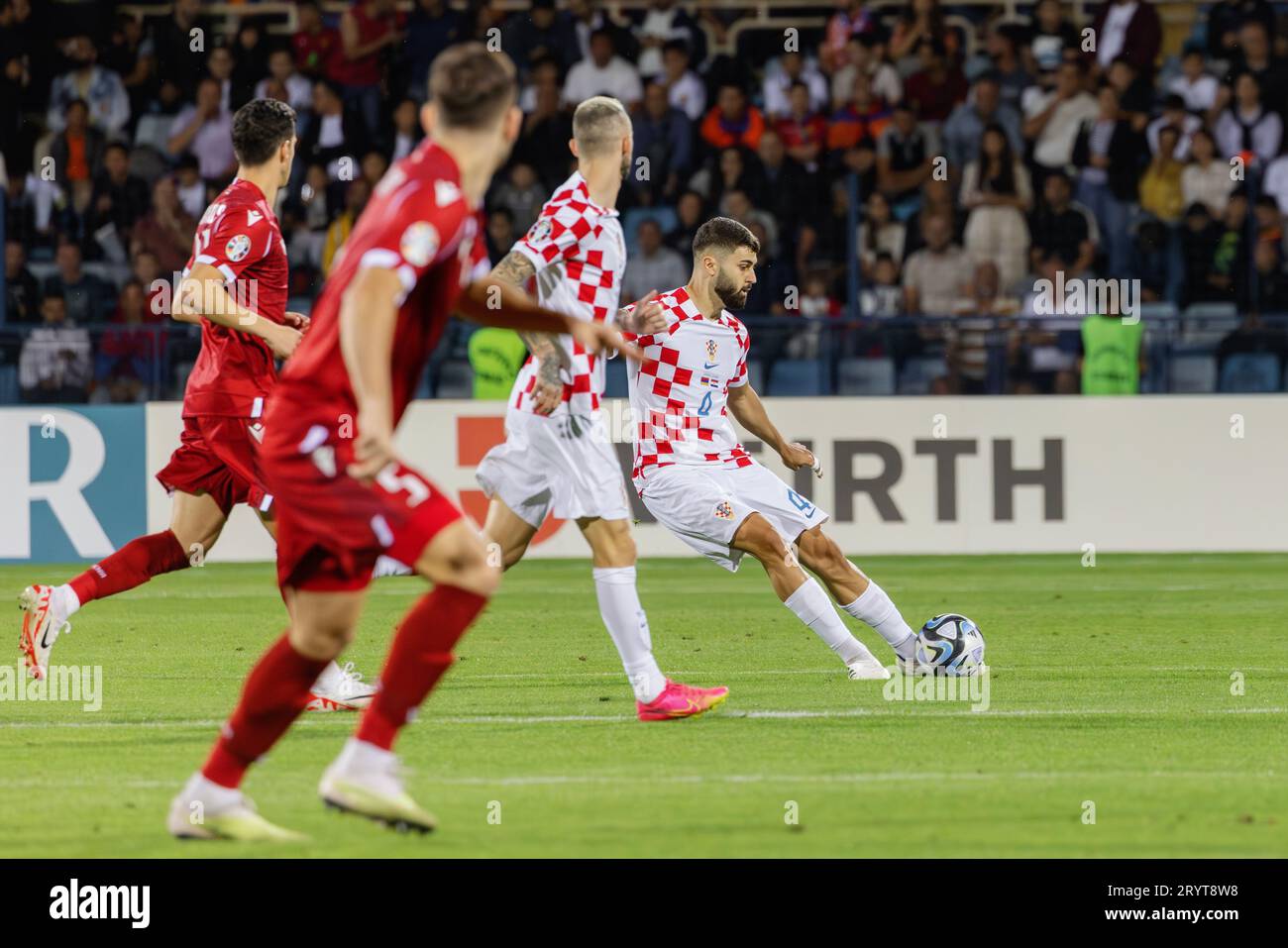 Grassy pitch hi-res stock photography and images - Alamy