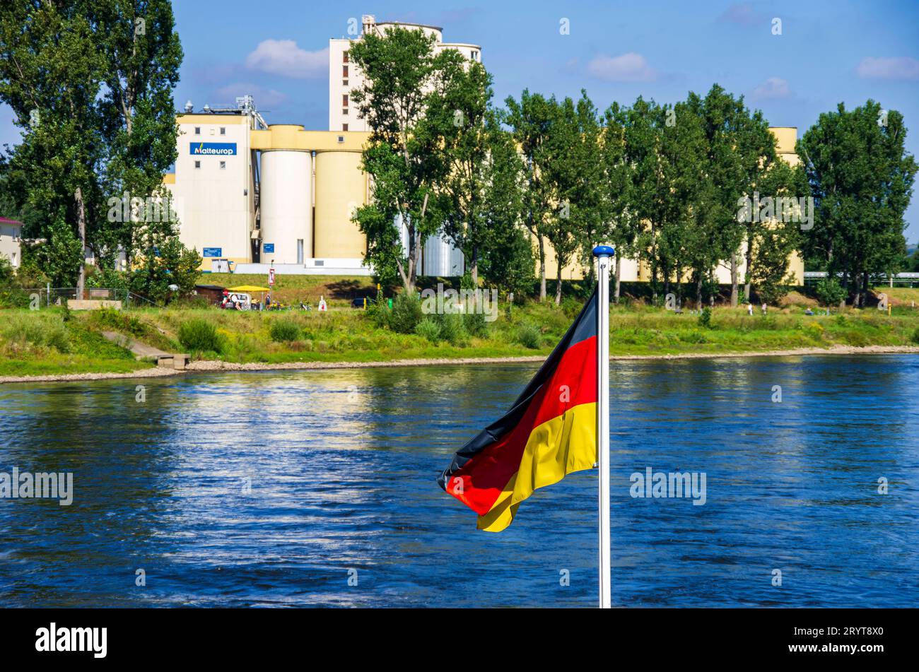 Flagge auf fahnenmast hi-res stock photography and images - Alamy