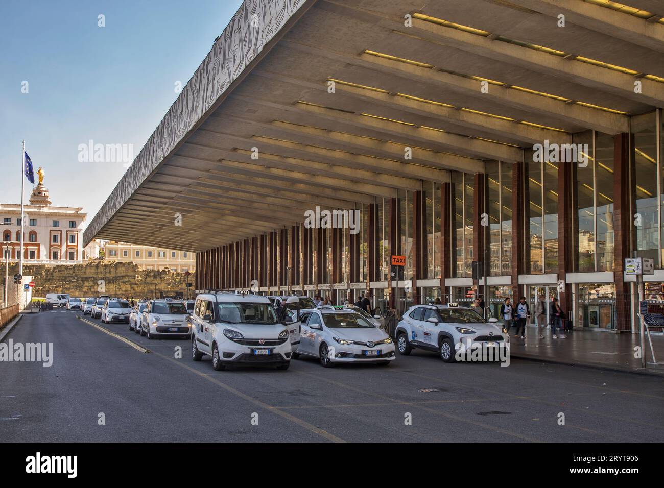 Railway station in Rome. Italy Stock Photo - Alamy