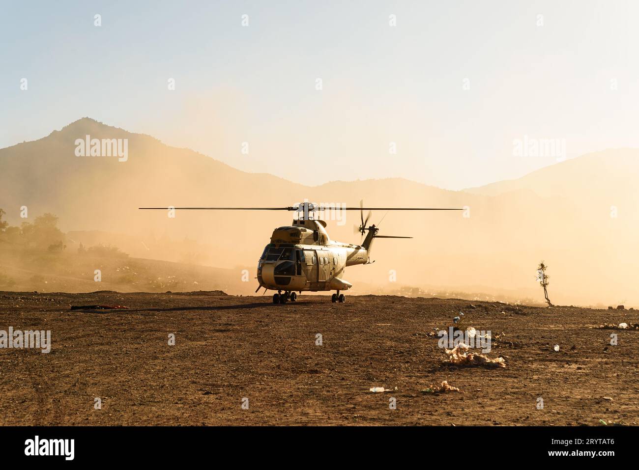 Aircraft landing shot hi-res stock photography and images - Alamy