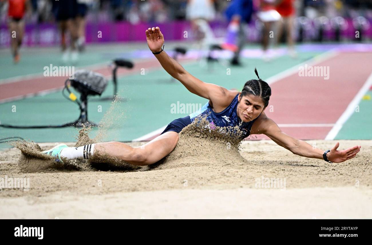 Long jump asian athlete -Fotos und -Bildmaterial in hoher Auflösung – Alamy