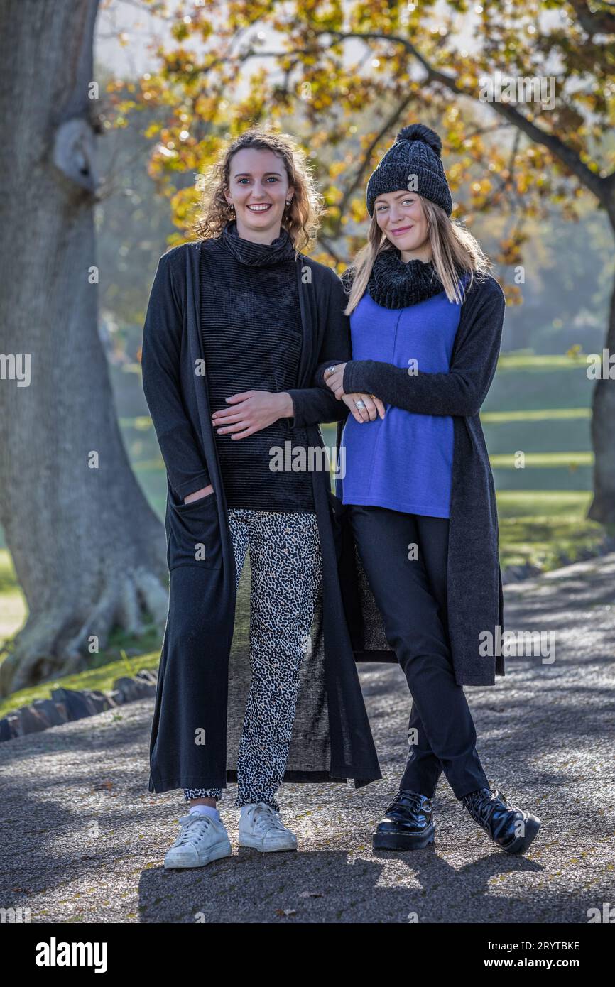 Two people linking arms hi-res stock photography and images - Alamy