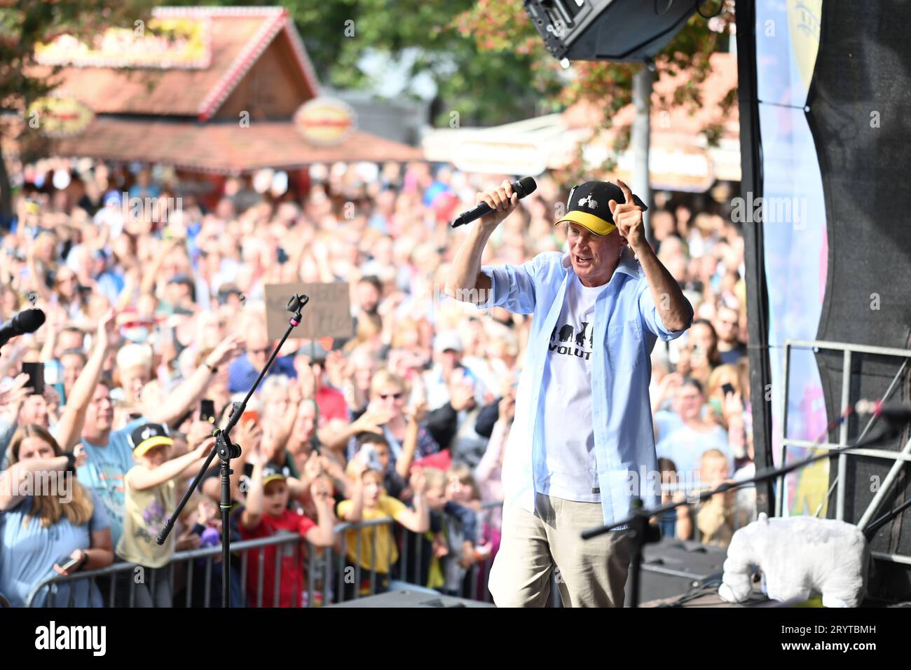 Emden, Germany. 02nd Oct, 2023. Otto celebrates the birthday of the ...