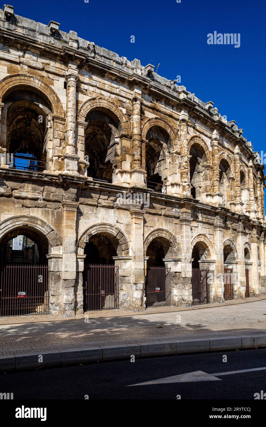 Arenes nimes hi-res stock photography and images - Alamy