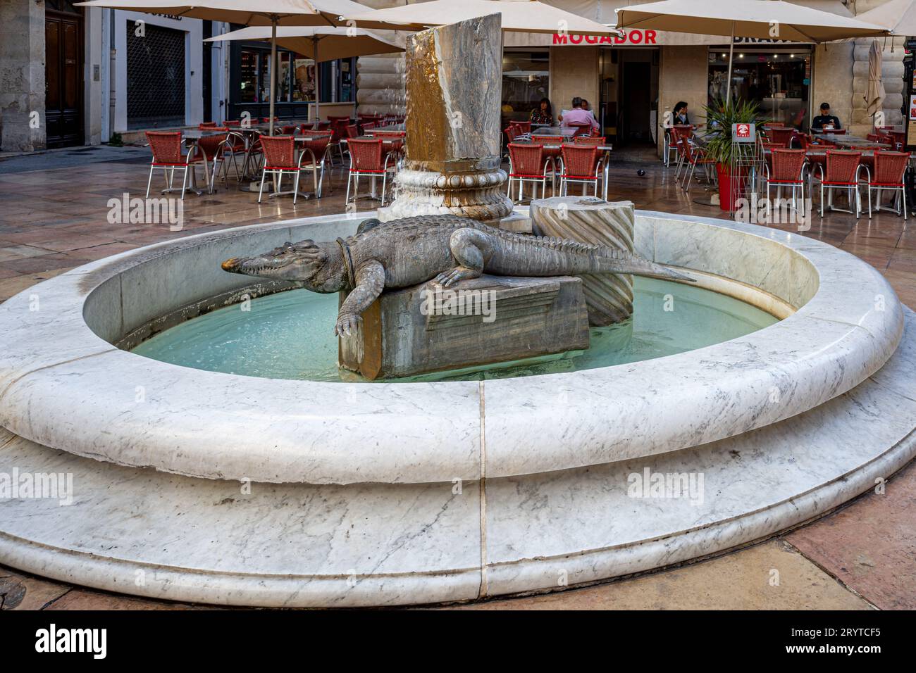 Nimes fontaine du crocodile hi-res stock photography and images - Alamy