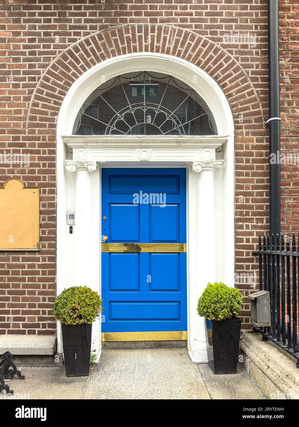 Exterior blue painted georgian house hi-res stock photography and ...