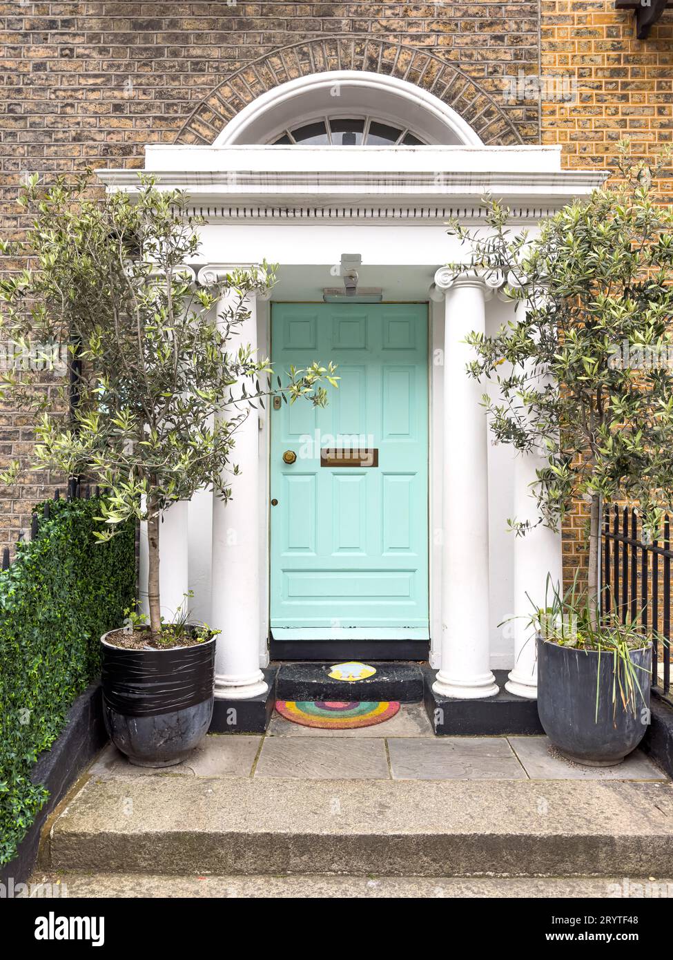 Exterior blue painted georgian house hi-res stock photography and ...