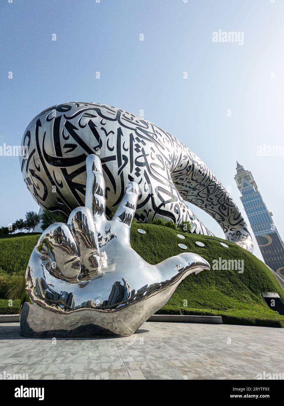 The Sheikh Mohammed bin Rashid al Maktoum famous three finger salute in ...