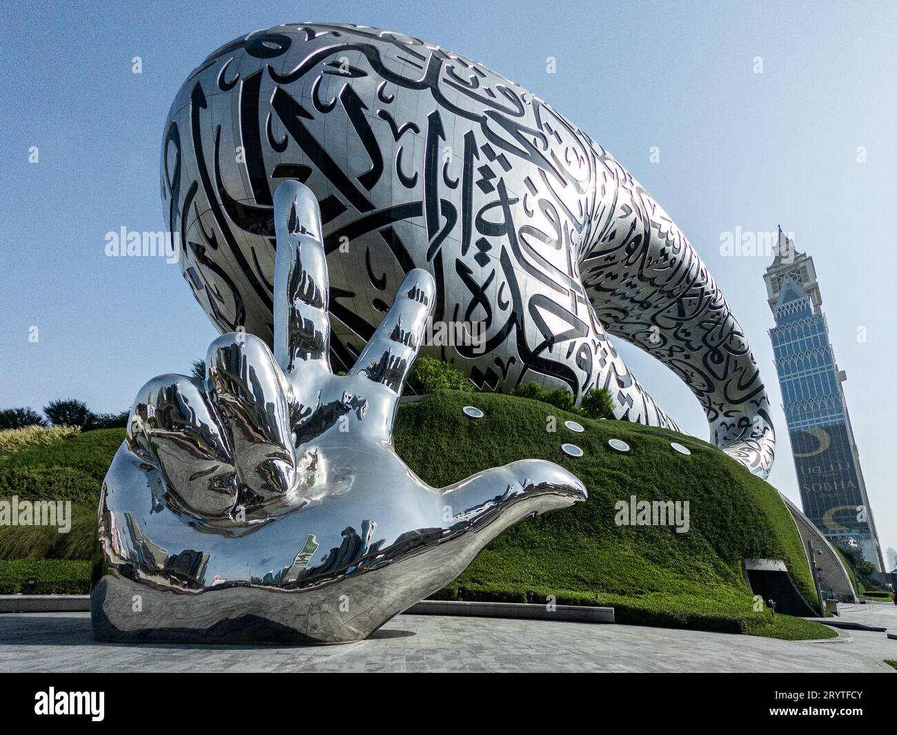 The Sheikh Mohammed bin Rashid al Maktoum famous three finger salute in ...