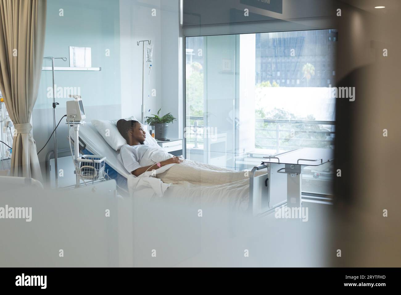 Black female patient in hospital bed hi-res stock photography and ...