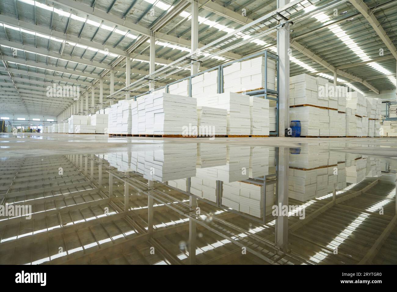 The ceramic cotton board storage workshop is located in a new building ...