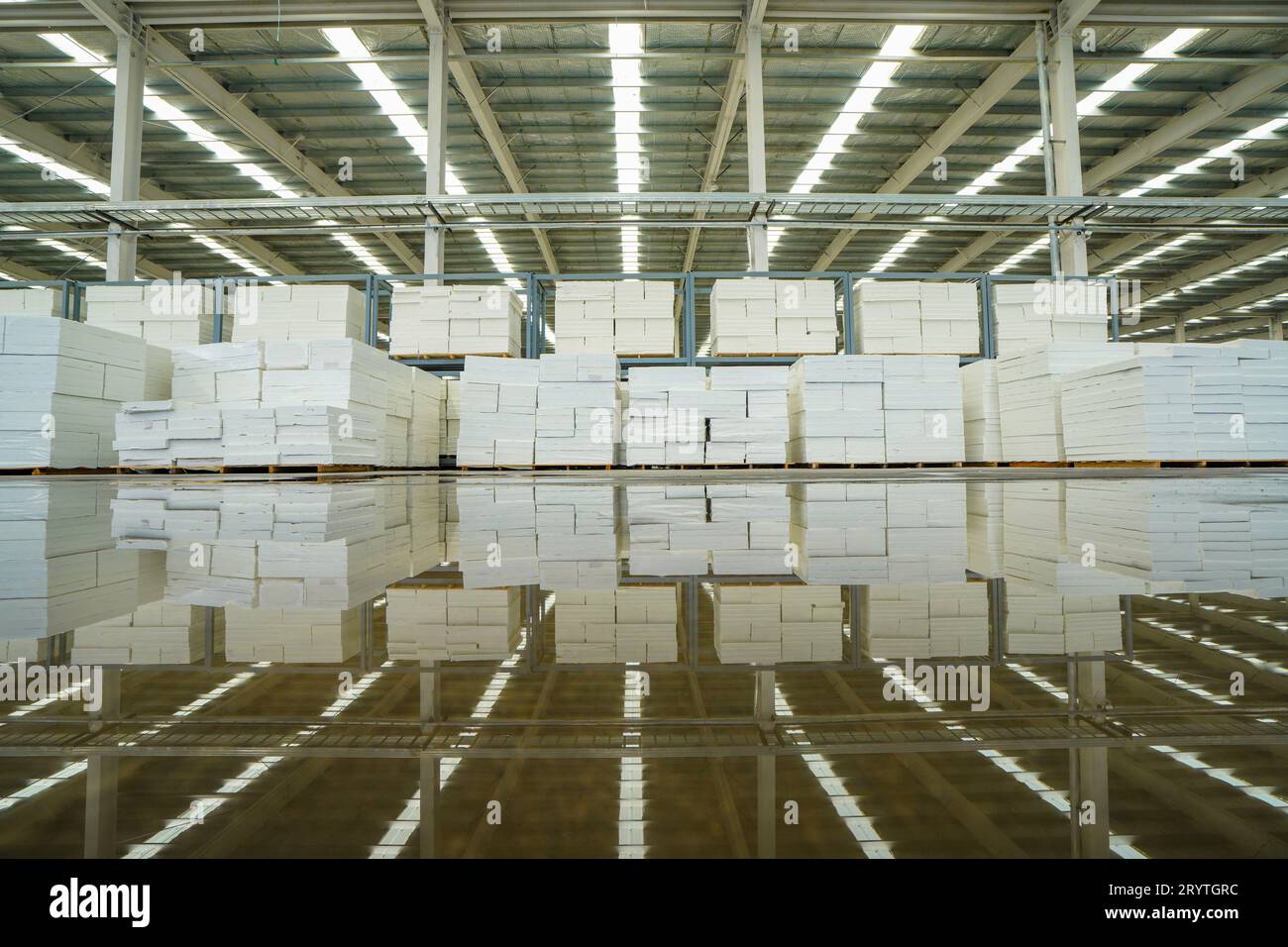 The ceramic cotton board storage workshop is located in a new building ...