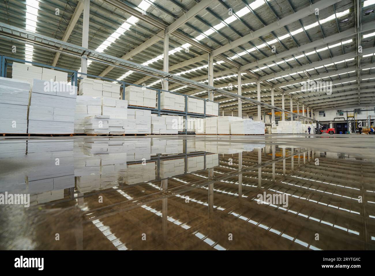 The ceramic cotton board storage workshop is located in a new building ...