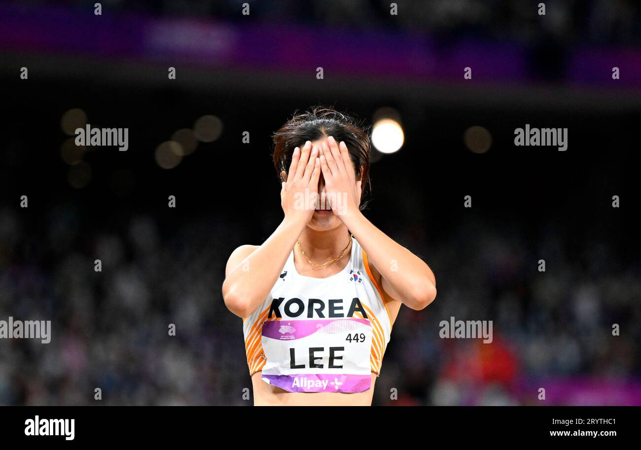 Long jump asian athlete -Fotos und -Bildmaterial in hoher Auflösung – Alamy