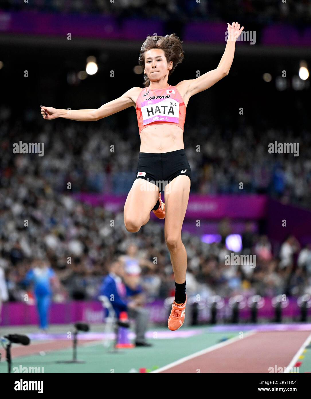 Long jump asian athlete -Fotos und -Bildmaterial in hoher Auflösung – Alamy