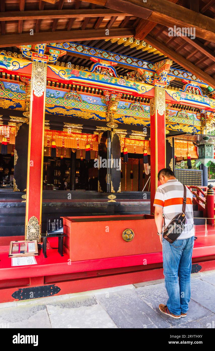 Asian man praying at shinto shrine Stock Photo - Alamy