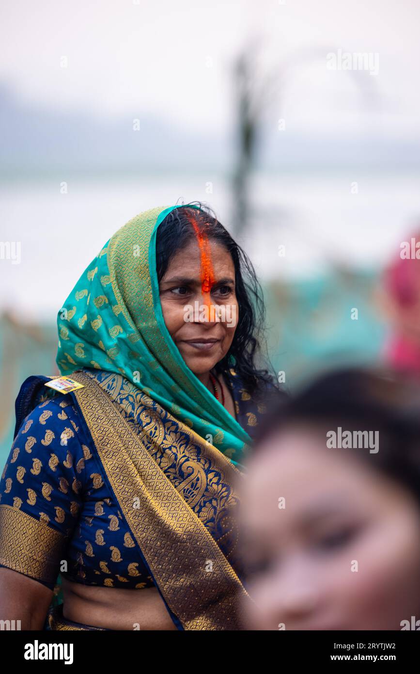 Chhath Puja, Indian hindu female devotee performing rituals of chhath ...