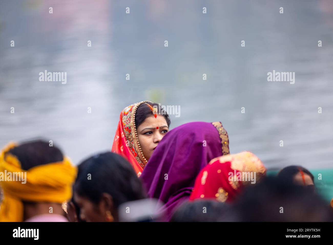 Chhath Puja, Indian hindu female devotee performing rituals of chhath ...