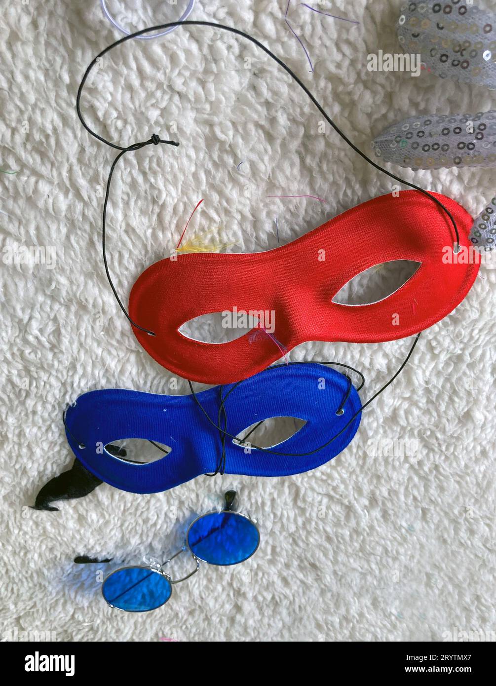 Red and blue lenses hi-res stock photography and images - Alamy