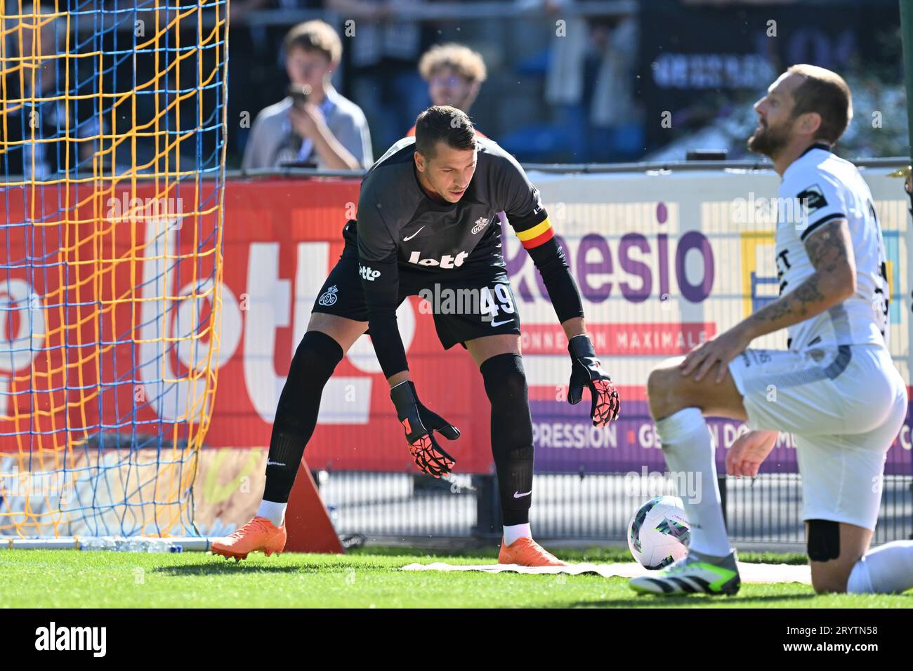Vorst, Belgium. 01st Oct, 2023. Goalkeeper Anthony Moris (49) of Union ...
