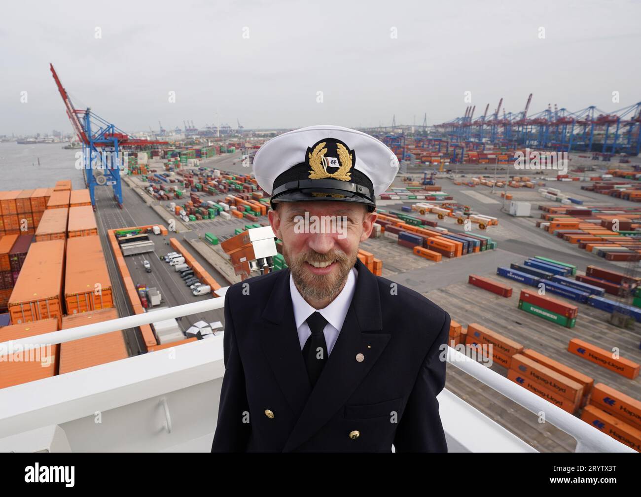 02 October 2023, Hamburg: Karsten Metzner, captain of the Hapag-Lloyd ...