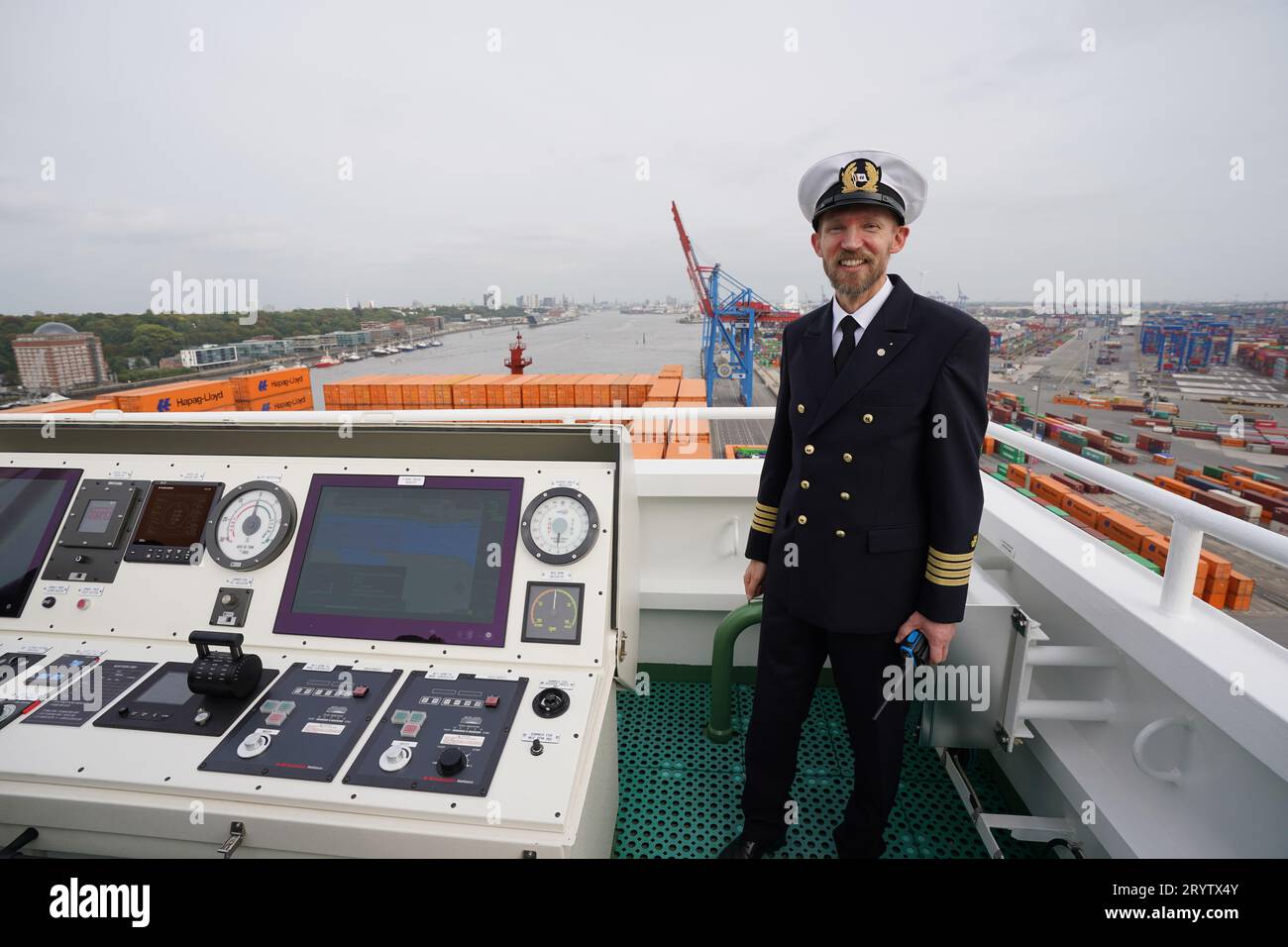 02 October 2023, Hamburg: Karsten Metzner, captain of the Hapag-Lloyd ...