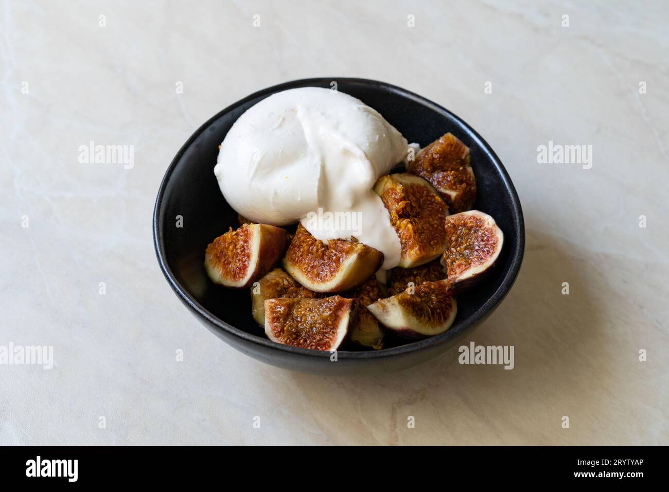 Italian cheese burrata fork hi-res stock photography and images - Alamy