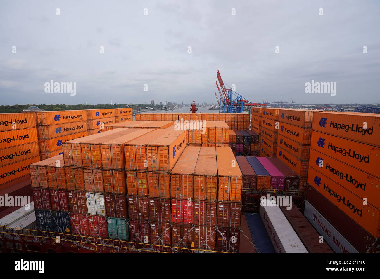 Container ship containership teu port hi-res stock photography and ...