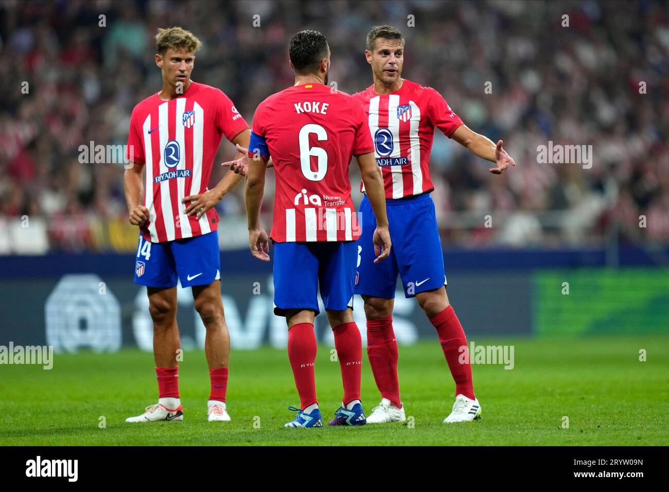 Madrid, Spain. 01st Oct, 2023. Marcos Llorente and Cesar Azpilicueta ...