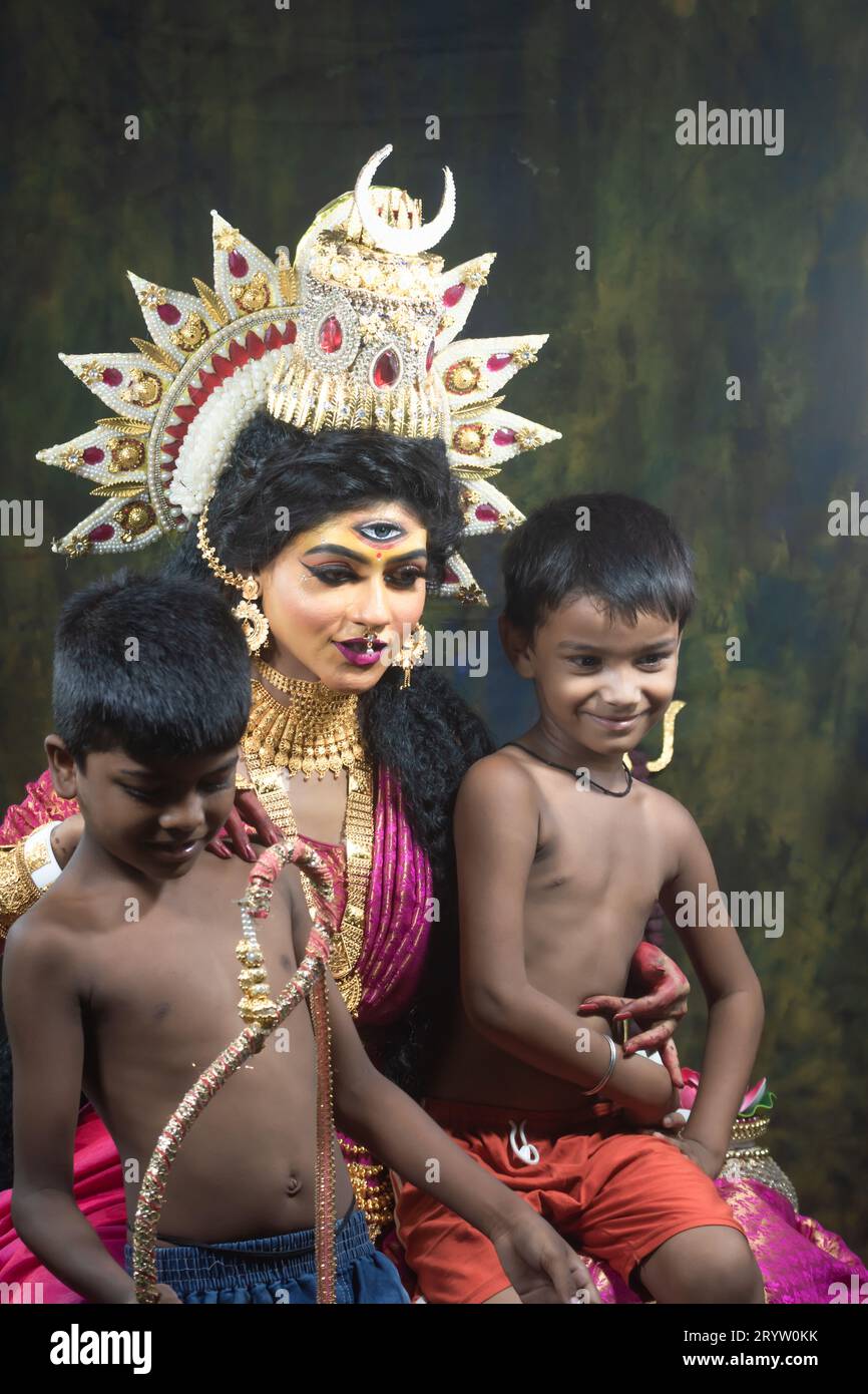 A Concept Agomoni photoshoot for Unloved underprivileged children. Maa ...